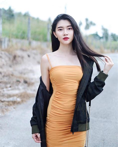 【6upoker】大马气质正妹Evelyn Lim 比基尼展现完美身材比例 | 6up扑克中文网