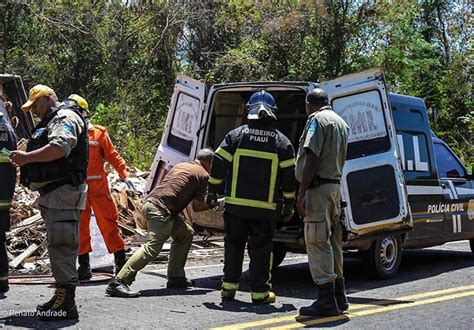 Grave acidente envolvendo caminhão carregado cerâmicas deixa três mortos em União Tribuna