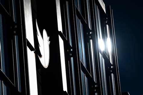 Twitter Sperrt Reporter Aus Capitalde