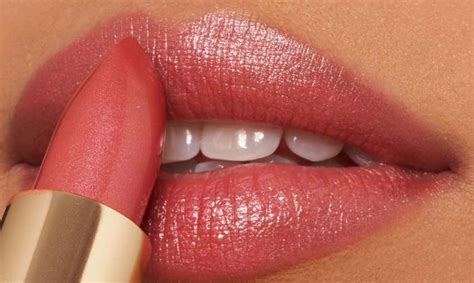 Cómo Funciona Un Labial Con ácido Hialurónico Loreal París