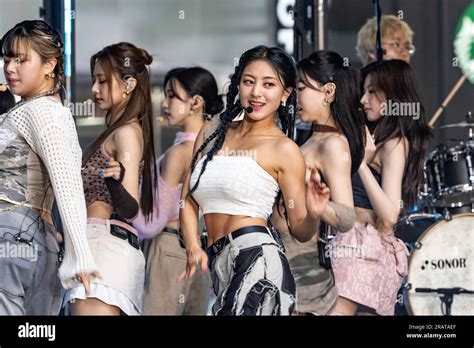 Park Ji Hyo Known As Jihyo Performs With K Pop South Korean All Girl
