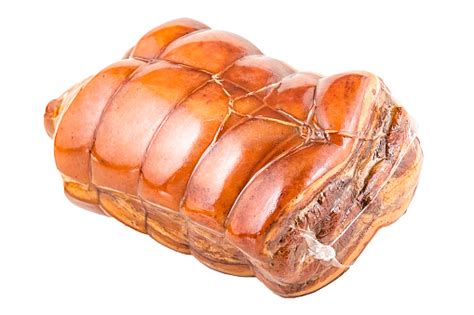 육즙이 신선한 베이컨 고기 돼지 베이컨 멧돼지 플라스틱 포장에서 직물 실 쉬 쉬 케밥 훈제 반짝이는 지방 층 간 흰색 배경에 고립 가공육에 대한 스톡 사진 및 기타 이미지