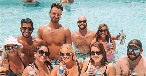 Las Vegas Pool Crawl With Free Drinks On The Party Bus