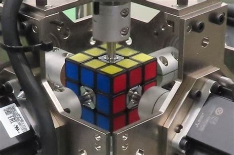 【比較動画】「速すぎて見えないw」ギネス世界記録認定の「最速ロボット」を等倍＆スロー再生で見る
