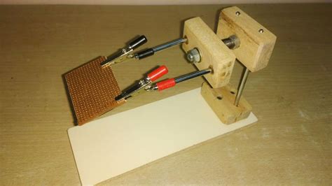 Pcb Holder For Easy Soldering Electronics Projects Diy Electrical Diy Electronics