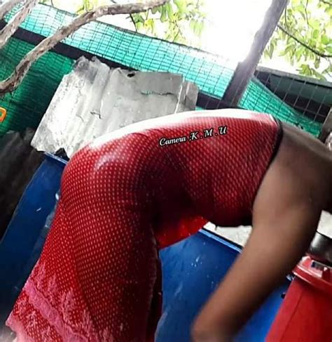 ေရခ်ိဳးေ ျမန္မာအိုးႀကီးႀကီးေလးမ်ားႏွင့္ ေခ်ာင္း႐ိုက္ခိုး