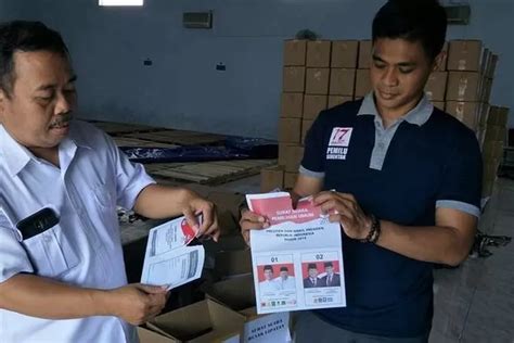 Ratusan Lembar Surat Suara Di Karanganyar Rusak Krjogja