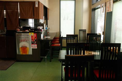 だしの風食堂長さなんと15センチの巨大餃子 その姿はもはやバナナ阿賀野市安田