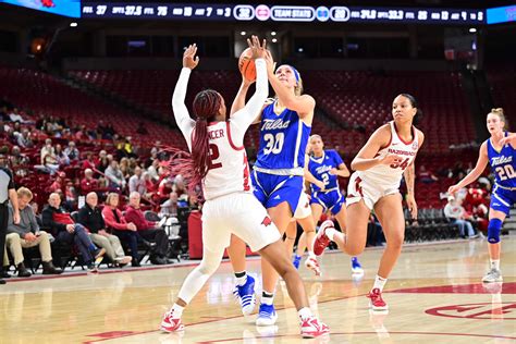 Womens Basketball Earns Hard Fought Win Over Tulsa Arkansas Razorbacks