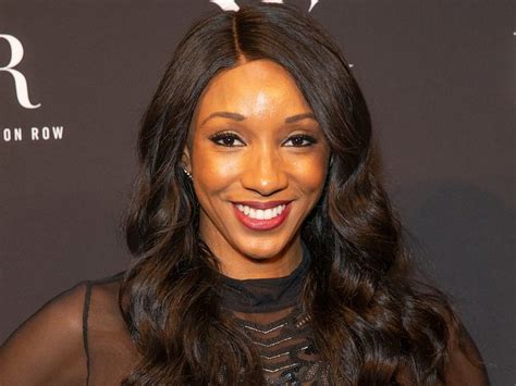 Sunday Night Footballs Maria Taylor Shares Swimsuit Photo Of Soft Life