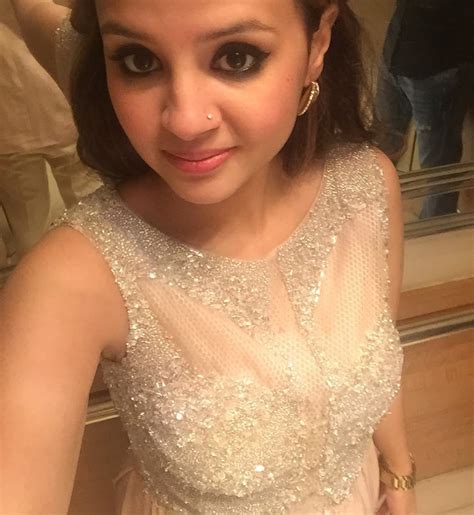 Absolutely Stunning Sakshi Dhoni ️🔥 Rbollyarm