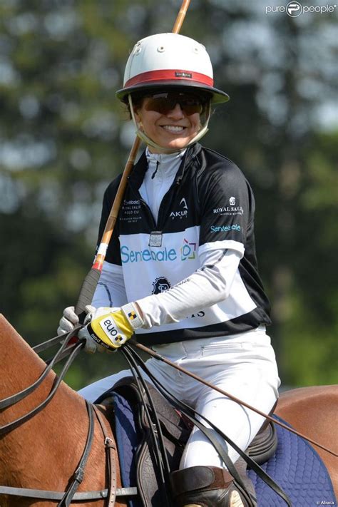 Prince Harry Karolina Kurkova Le Bise En Héros William Le Voit En