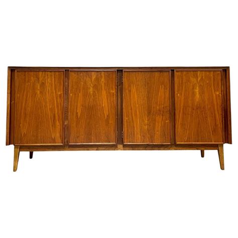 Simple Classic Walnut Mid Century Modern Credenza By American Of Martinsville For Sale At 1stdibs