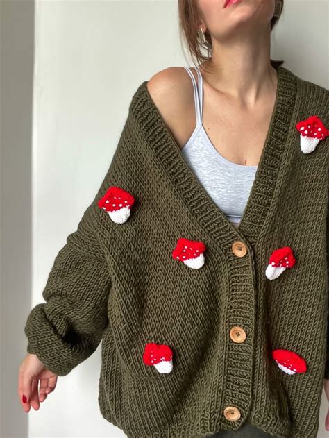 Кардиган крупной вязки с мухоморами 🍄 | Lace crochet cardigan, Knit ...