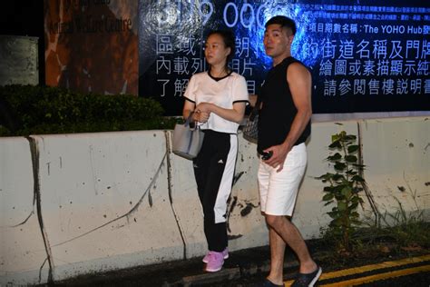 紅磡七人車失控四輪朝天 男司機及3內地旅客自行爬出無人傷 星島日報