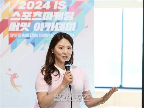 포토 강연하는 유소연 프로