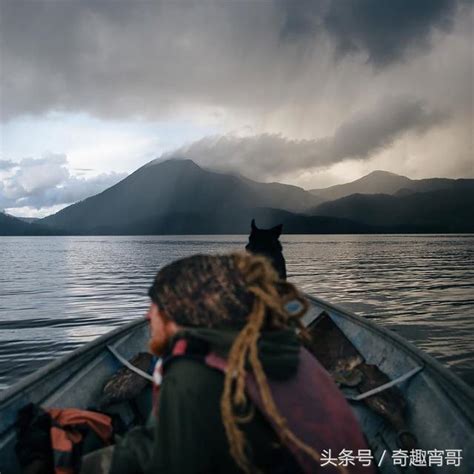 一人一狗流落荒岛 每日头条
