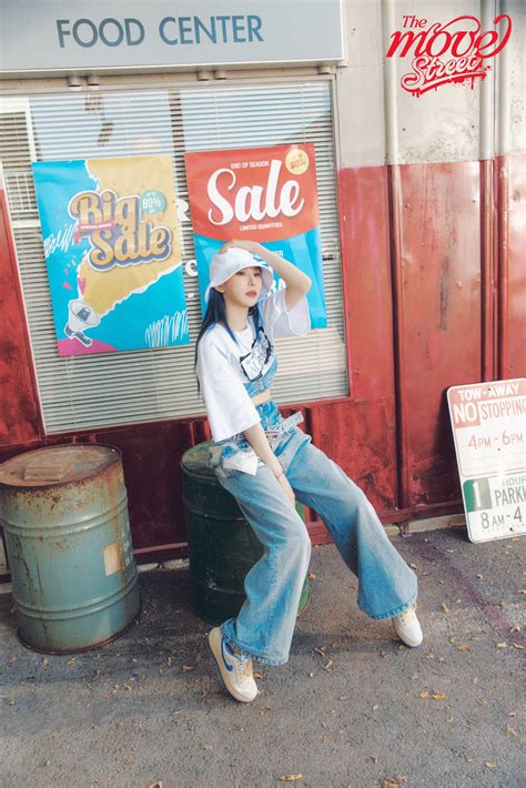 Watch Lee Chae Yeon Flaunts Her Moves In Dynamic Mv For Let S Dance Comeback Soompi