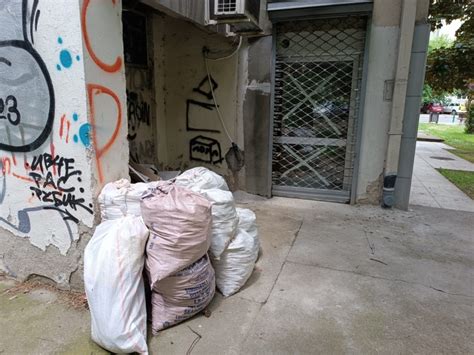 ЈП КОМУНАЛНА ХИГИЕНА СКОПЈЕ ОТСТРАНИ ОБЕМНА ДИВА ДЕПОНИЈА ВО НАСЕЛБАТА