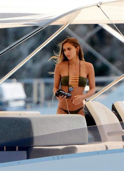 La Mujer De Mario Götze Deslumbró Con Su Figura En Un Yate Infobae