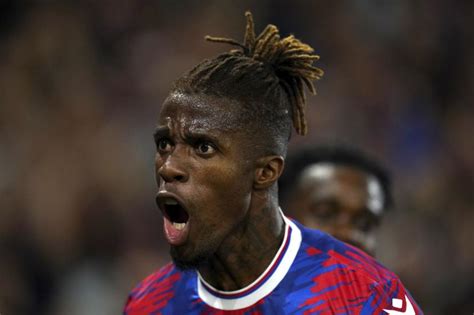 Wilfried Zaha Berpeluang Gabung Barca Ini Penyebabnya Republika Online