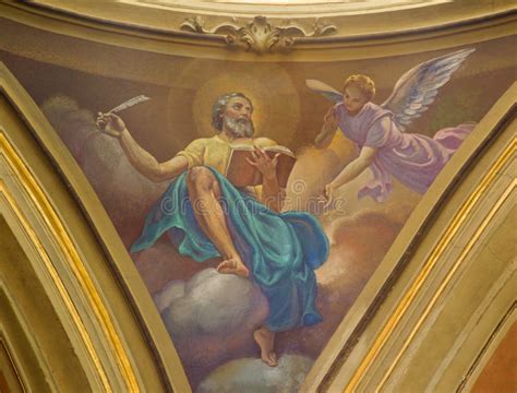 都灵，意大利 2017年3月13日：圣马修壁画church基耶萨di由c的santo Tommaso圆屋顶的福音传教士 塞基 编辑类图片