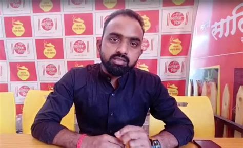 इंजीनियर तरुणाने नोकरी सोडून उभारलं मिसळ हाऊस आज लाखोंच्या कमाईसह 50