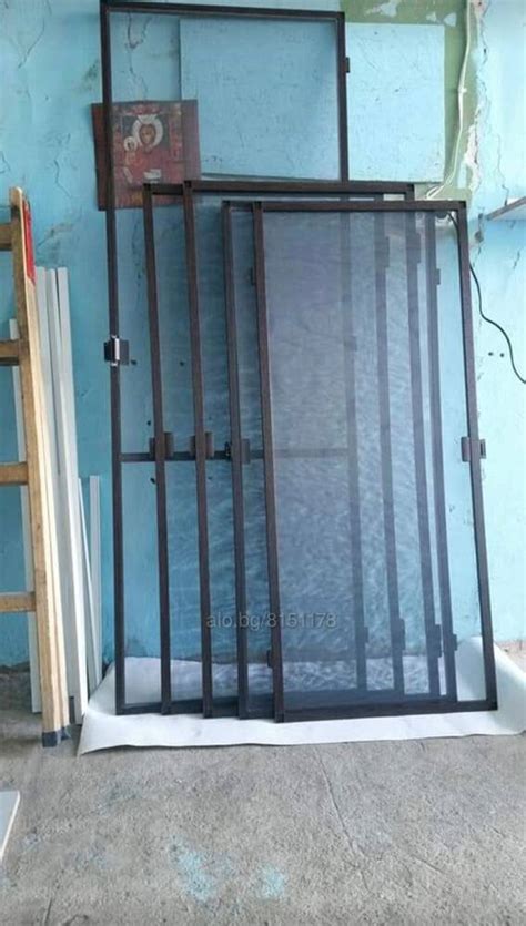 Щори Комарници Врати дограма щори тенти Бургас Изработка и монтаж на комарници Вън