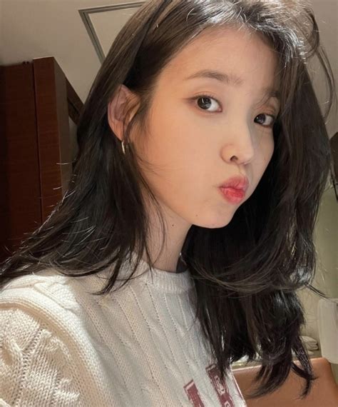 아이유 인스타업로드 이머리 너무 예쁘잖아 중단발 레이어드 허쉬컷 네이버 블로그