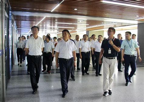 【园区动态】杭州市西湖区区长刘颖一行考察信息港小镇微医