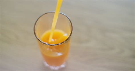 신선한 오렌지 주스를 유리에 붓습니다 테이블에 수제 과일 주스 유기농 비타민 음료 0명에 대한 스톡 사진 및 기타 이미지 0명 감귤 감귤류 과일 Istock