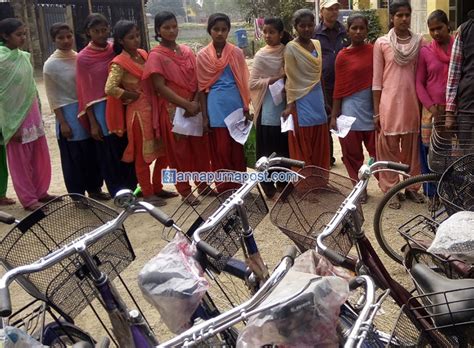 सरकारी विद्यालयका छात्रालाई साइकल अन्नपूर्ण पोस्ट्