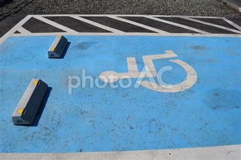 車椅子マーク 障害者用駐車場 No 4741591｜写真素材なら「写真ac」無料（フリー）ダウンロードok