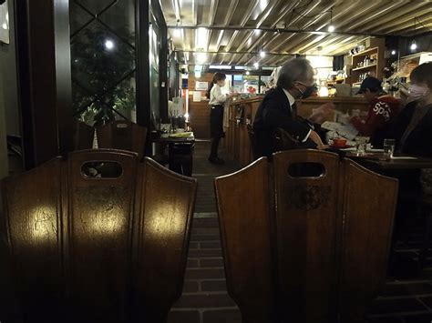 美人喫茶として誕生神田珈琲園 神田北口店 神田神保町 レトロ喫茶東京