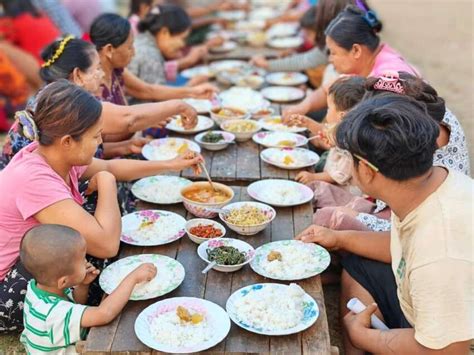 ဆားလင်းကြီးရှိ စစ်ရှောင် ၂ နေရာကို ၂ ရက်ဆက် ထမင်းဟင်းလှူဒါန်း Khit Thit Media
