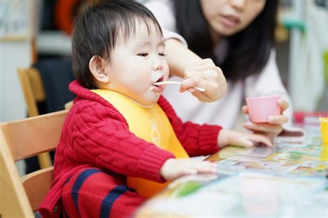 赤ちゃんが離乳食を食べないのはなぜ？ 食べてくれない原因と8つの対策方法を紹介！ はいチーズ！clip