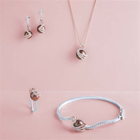 갈색 보석 고급 고급 보석 고전적인 스타일 귀걸이 글래머러스한 외모 기념일 선물 다이아몬드 악센트 라운드 컷 보석 럭셔리 로즈 골드 매우 복잡한 목걸이