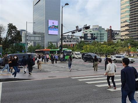 르포 실외 노마스크 첫날에도 집회현장은 대부분 마스크 아직은 조심스러워 아주경제
