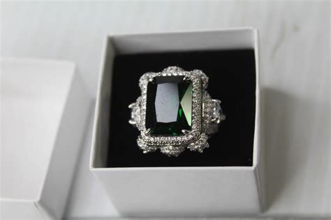 Silver Green Coloured Stone Fashion Ring Size 7 Bodnarus Auctioneering