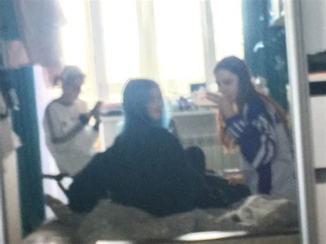 Создать мем фотографии друзей фотографии маши умерший человек Картинки Meme