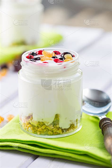 酸奶和草莓