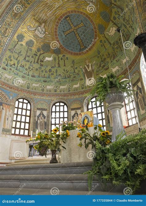 Ravenna Basilica Di Santapollinare En Clases Foto De Archivo Imagen