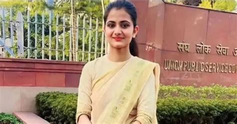 Upsc Cse Success 22 Yo Ias Divya Tanwar Cracked Cse Twice Without Coaching