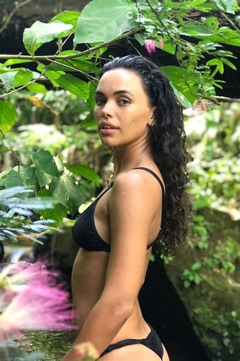 Giovana Cordeiro Lembra De Clique Em Cachoeira Onde Eu Queria Estar