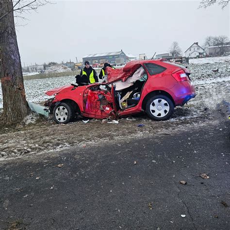Tragiczny wypadek w powiecie mogileńskim Nie żyje 28 letni kierowca