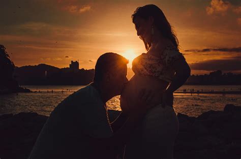Silhouette Photography Of Man Kissing Belly Of A Pregnant Woman · Free