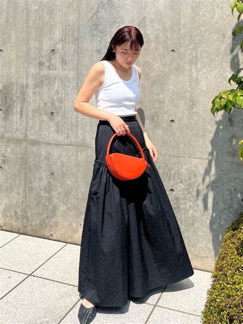 C чем носить длинную юбку стильные образы фото