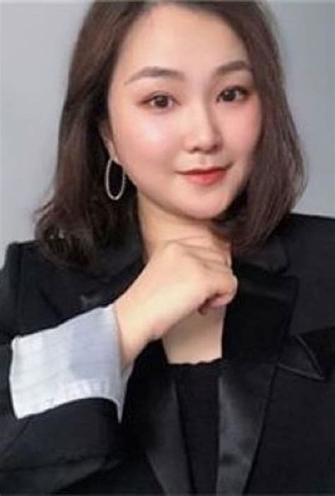 Icey Huang Research Analyst