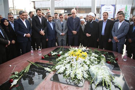 ادای احترام بذرپاش به مقام شامخ شهدا و بازدید از مرکز فرهنگی یادمان