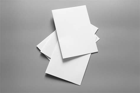 빈 초상화 모형 종이입니다 소책자 잡지 회색 변하기 쉬워 배경에 고립 된 백서 회색 절연 0명에 대한 스톡 사진 및 기타 이미지 Istock